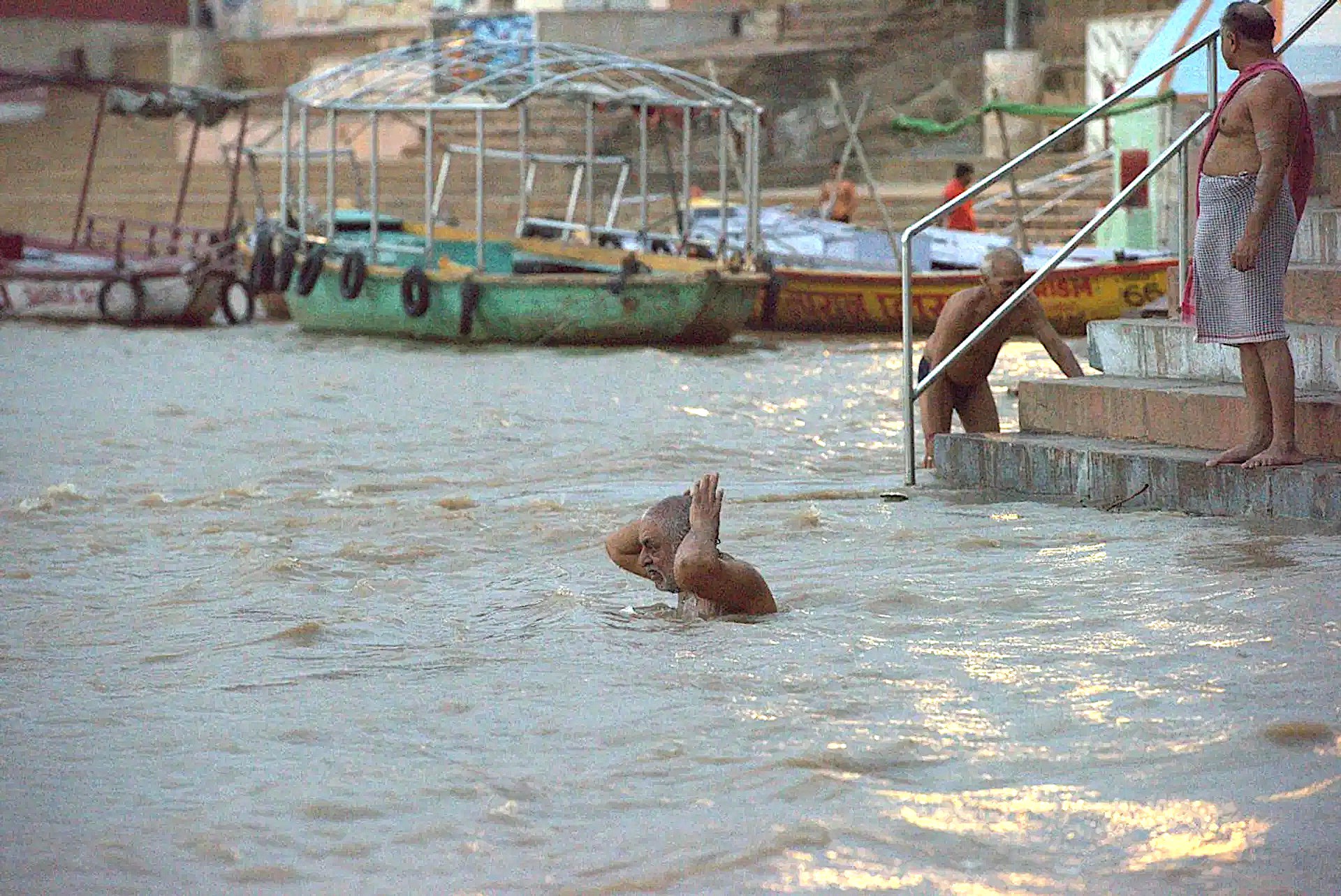 Mystické Váránasí: Rituály, život a smrt na březích Gangy | CK SEN